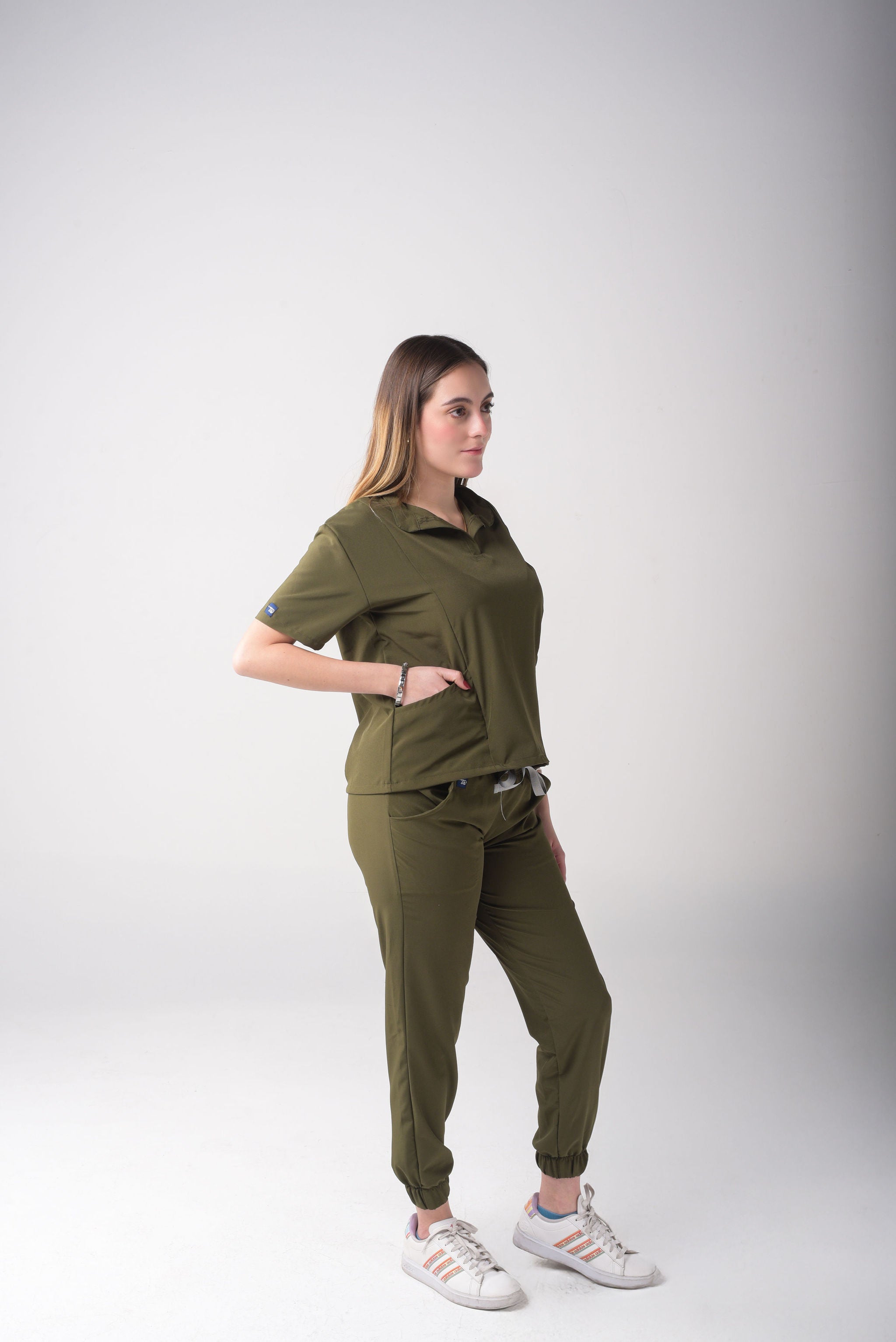Scrubs Rotello Mujer | Uniformes quirúrgicos | Fidessa